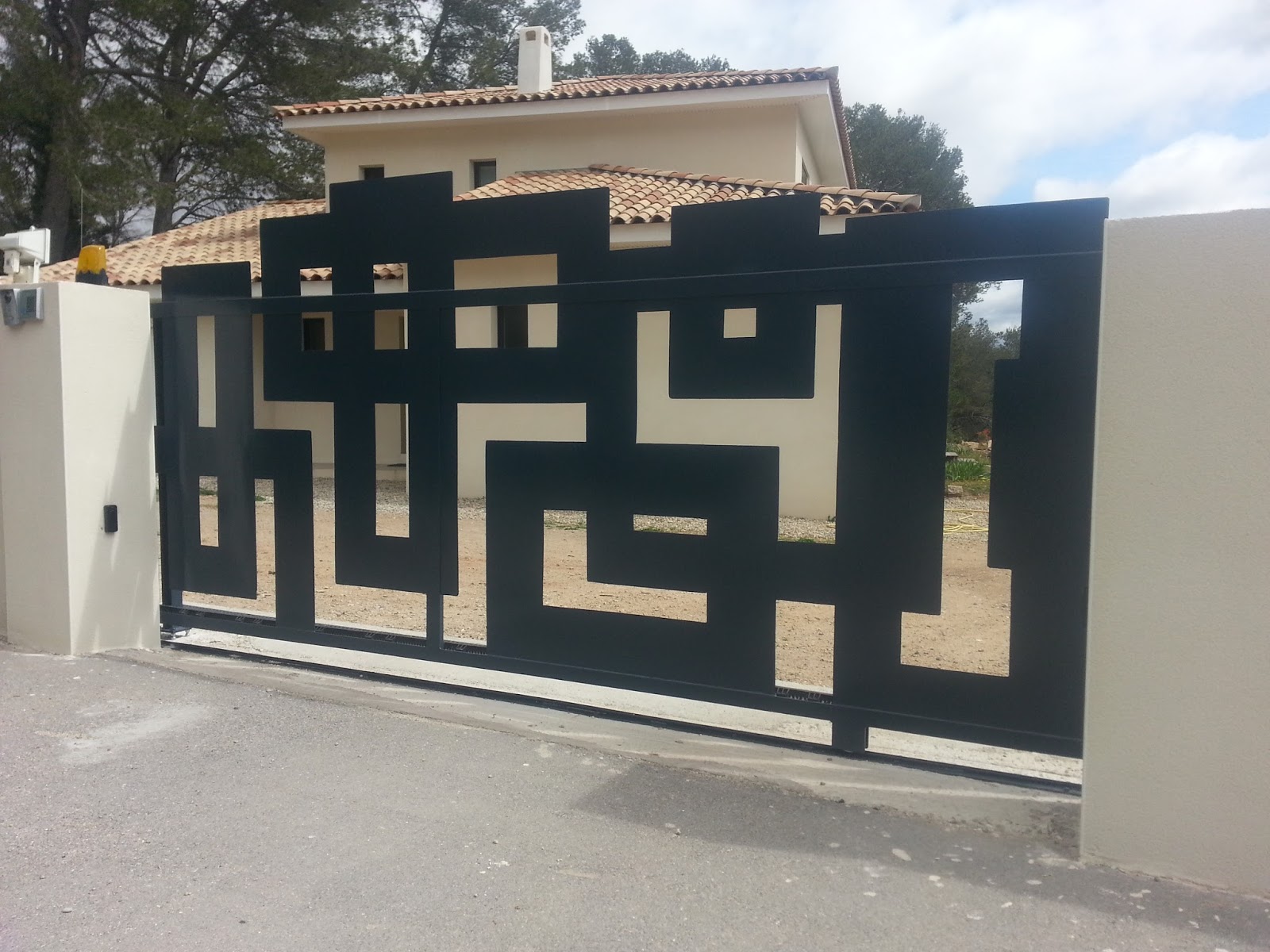 Estilo Metal — Exterior